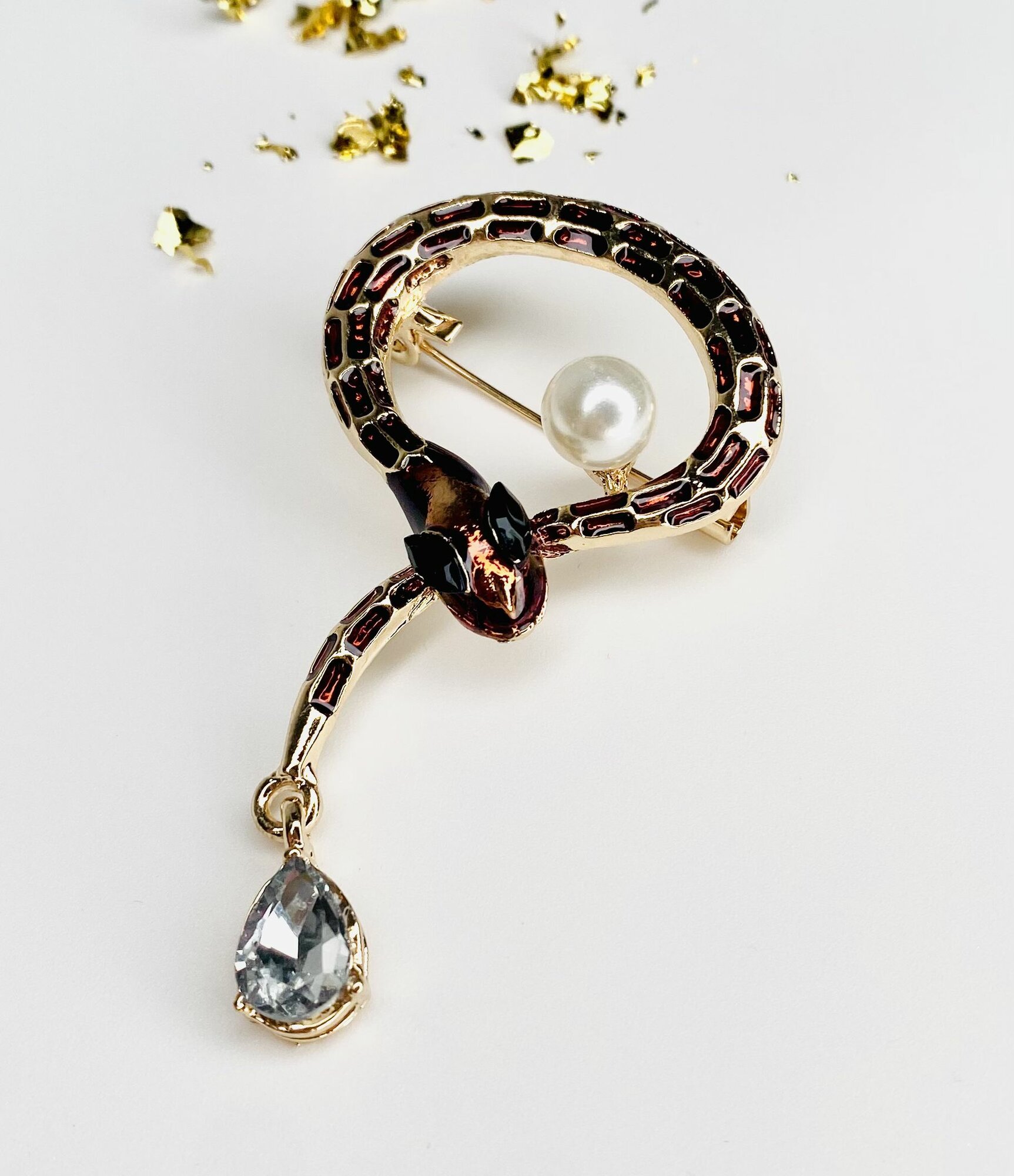 Брошь, стразы, искусственный камень