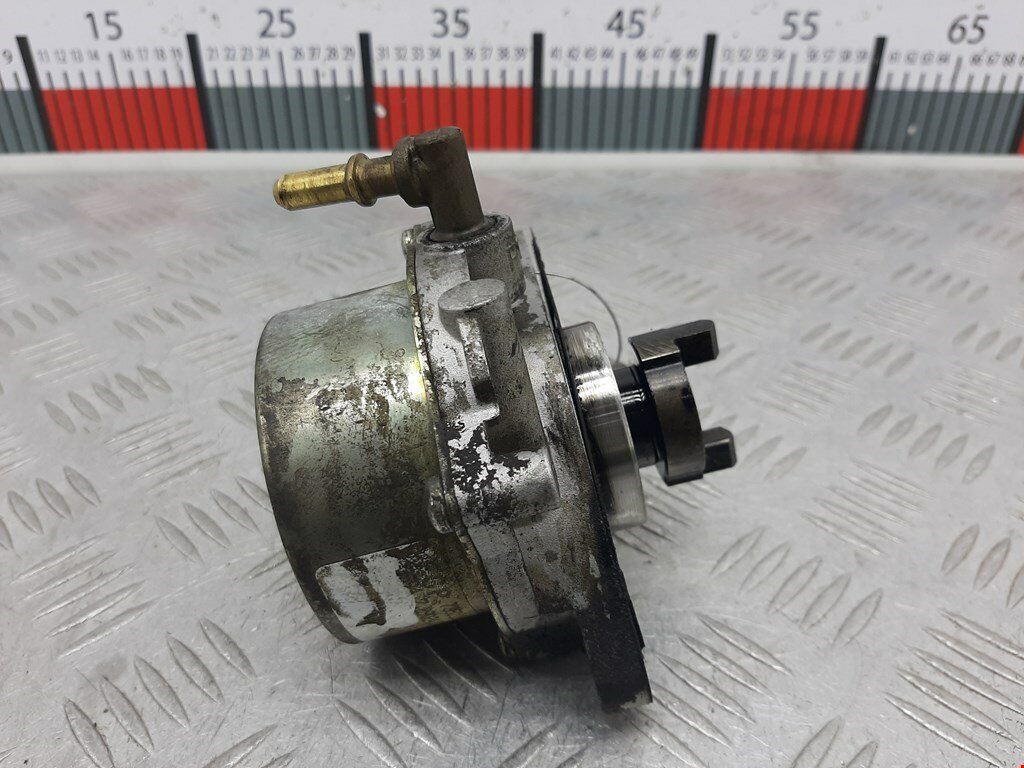 Насос вакуумный Opel Corsa C 55268136 арт. 2076478