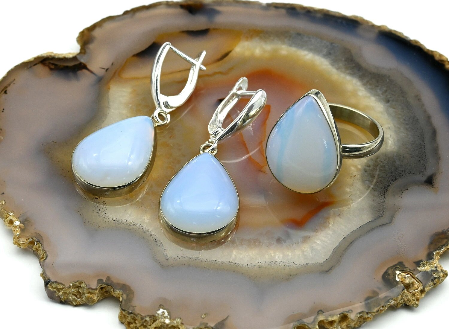 Комплект бижутерии: кольцо, серьги, лунный камень