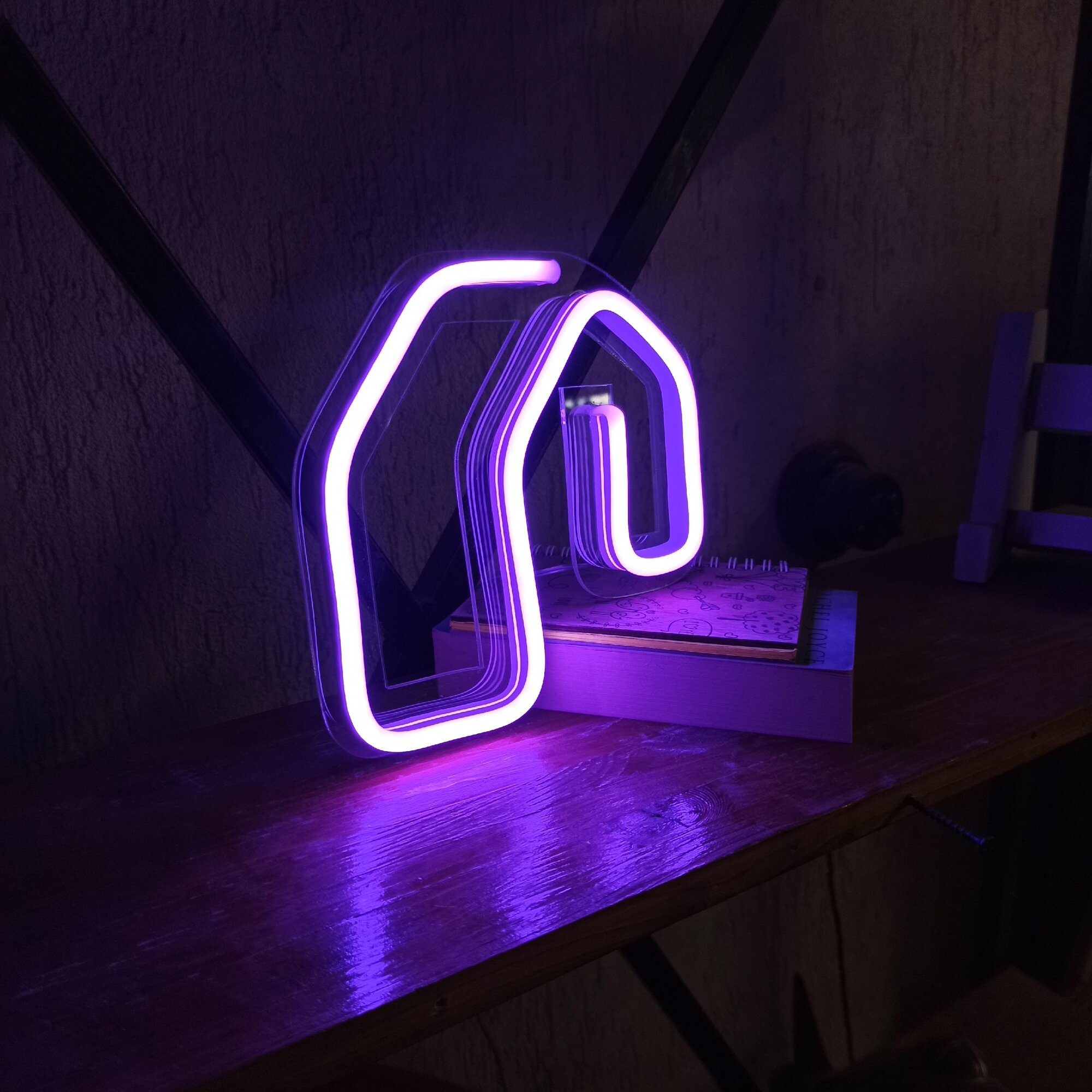 Неоновый светильник Elmarto Домик, 20х19 см, фиолетовый