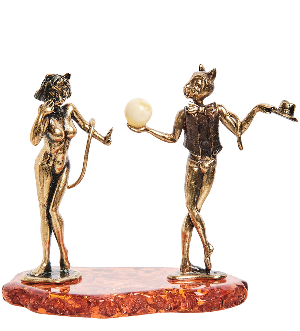 Фигурка 'Кошка и кот с шаром' (латунь, янтарь)