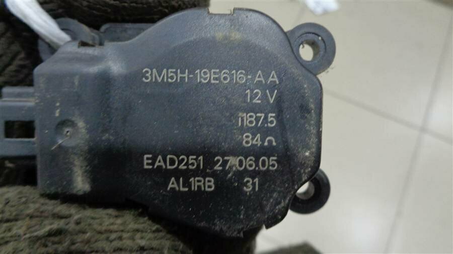 Моторчик заслонки отопителя от Ford Focus 2 2004-2008