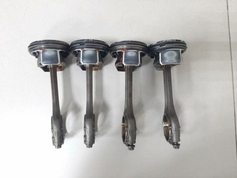 Поршень с шатуном Skoda Rapid 2012-2020 кат.номер: 04E107065FD 04E198401D