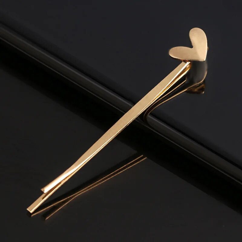 Золотая заколка для волос в форме сердца
