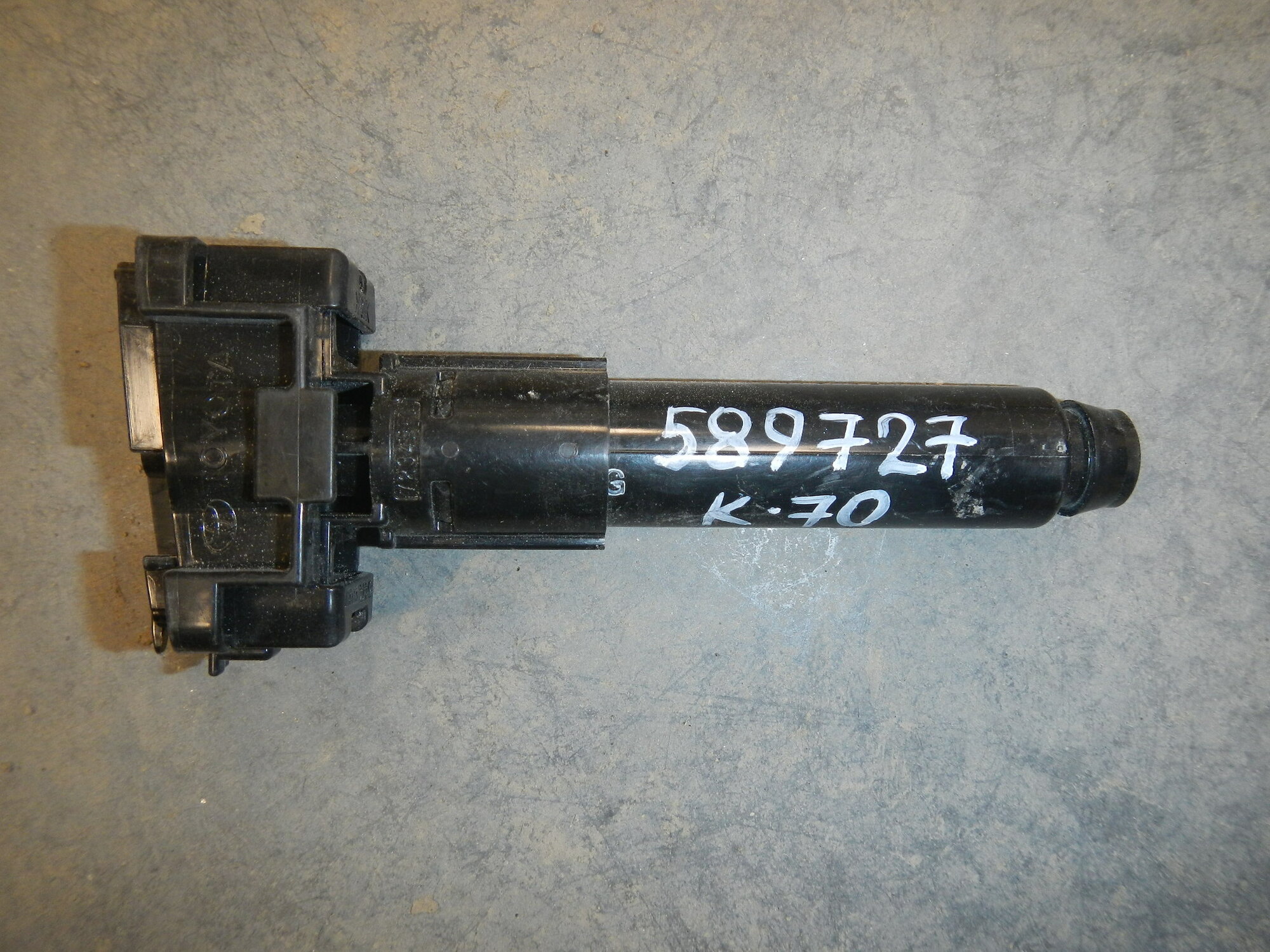 Б/У Форсунка омывателя фары, Toyota (Тойота)-CAMRY 70 (17-) TOYOTA CAMRY 70 (17-) левая Сломано крепление. 589727 TOYOTA ...