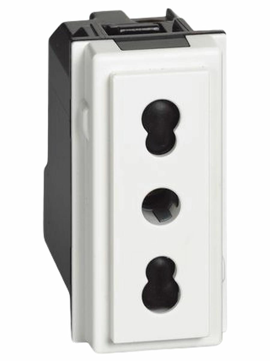 Розетка 2К+З, 10/16 А 250 В с заземляющими контактами итальянский стандарт, с защитными шторками, 1 модуль. Цвет Белый. Bticino LIVING NOW. KW4180