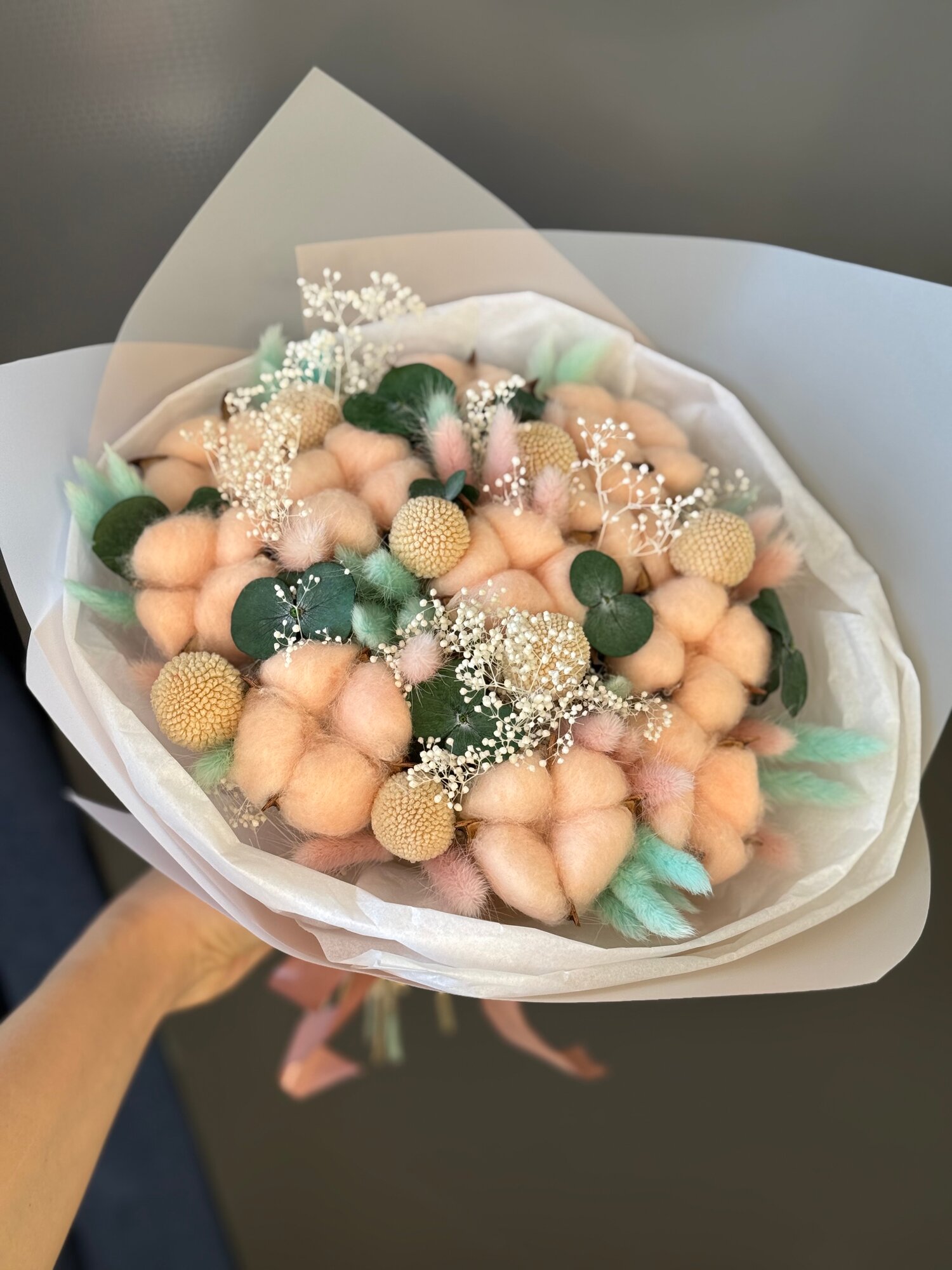 Букет нежный из хлопка, краспедиии эвкалипта