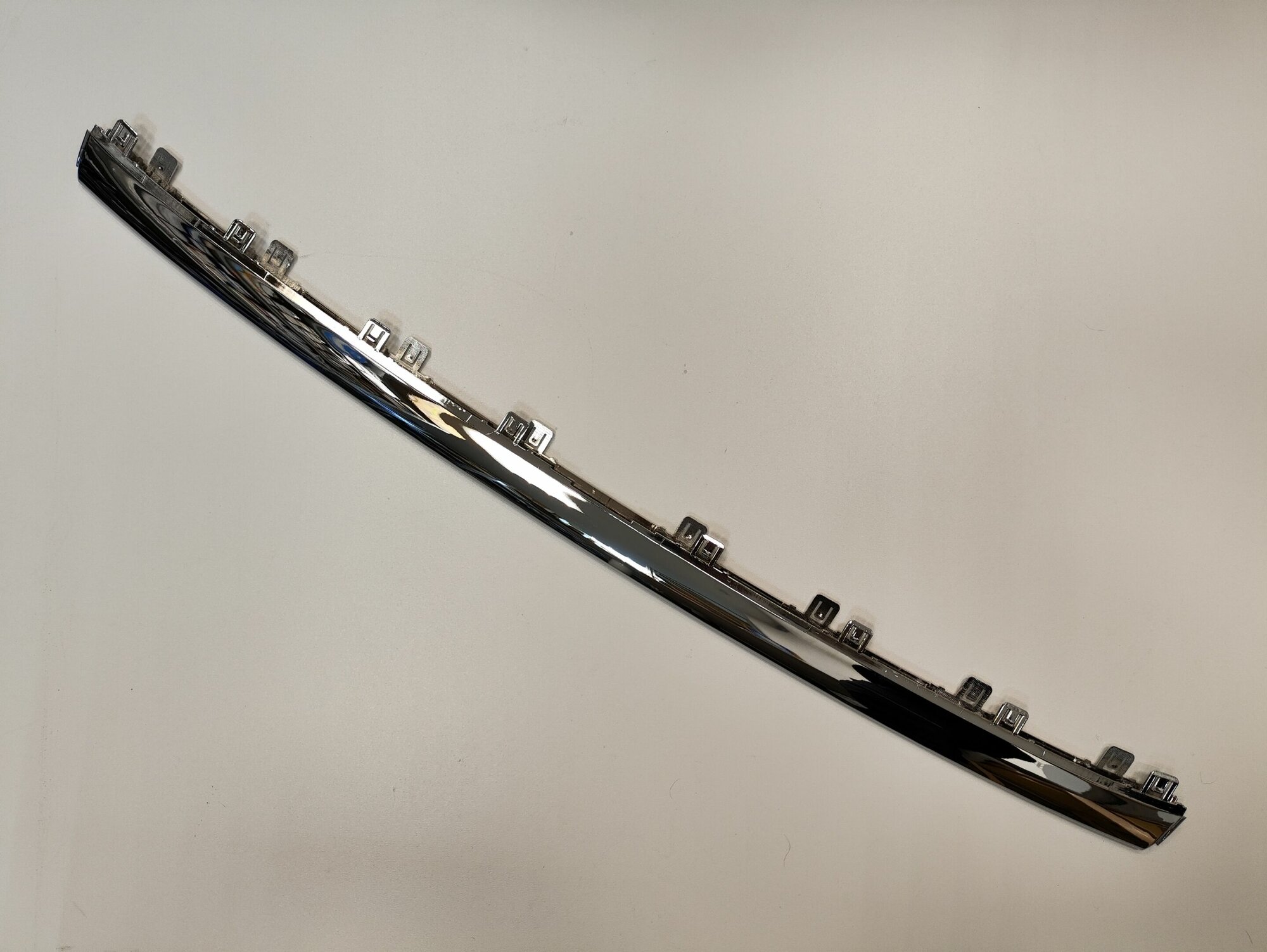 Накладка бампера переднего центральная Hongqi H9 [3.0 16V 7AMT седан Turbo] 2803151DD01004