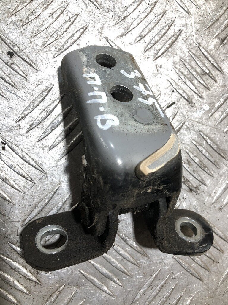 Петля двери передней правой верхняя TOYOTA Yaris 2005 2011 6871012150