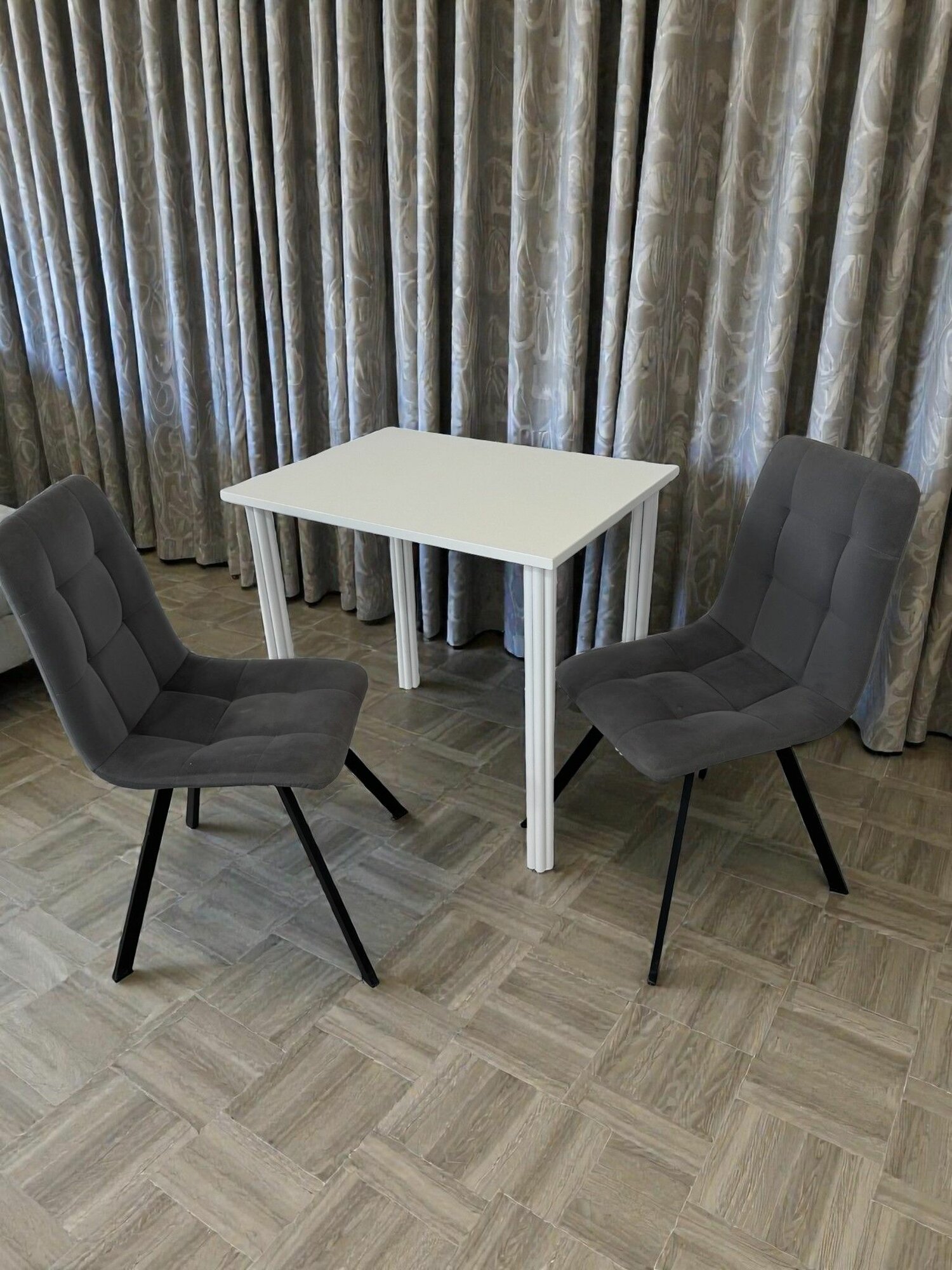 Стол дизайнерский обеденный/ цвет Белый, 80*60 см. Ножки белые.