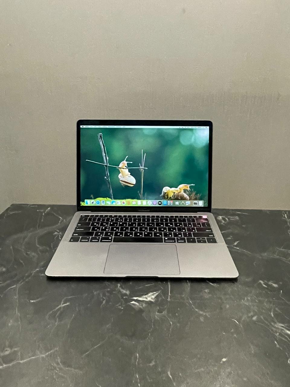 13.3" Ноутбук Apple MacBook Air 13 2018, Intel Core i5 1.6 ГГц, 16 ГБ/256 ГБ, Intel UHD Graphics 617 1.5 ГБ