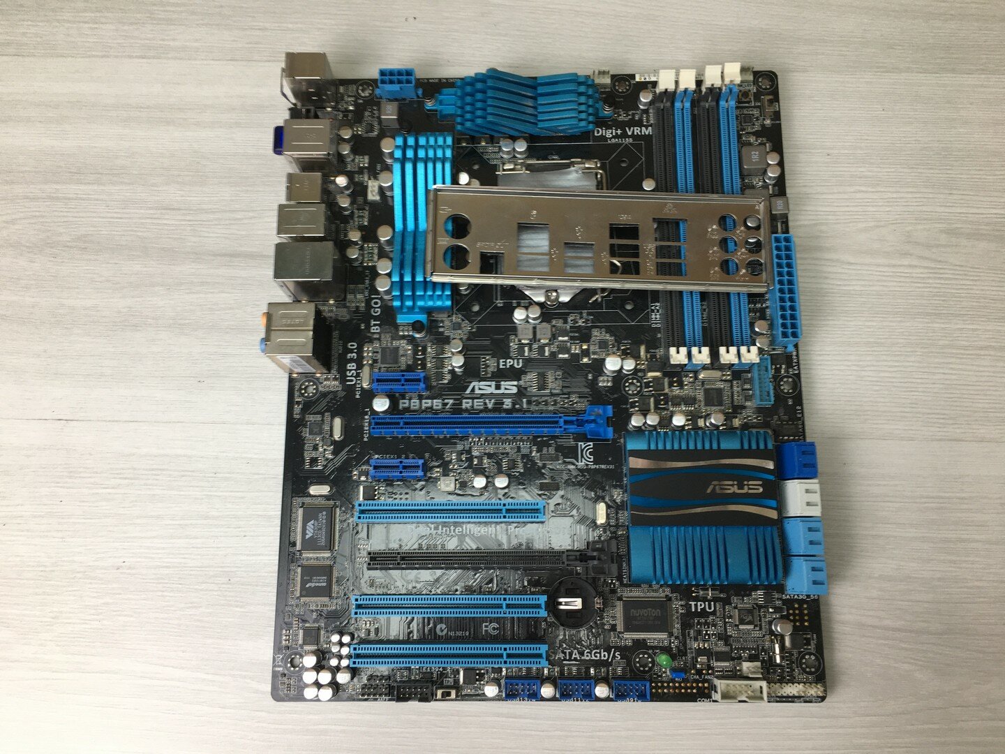 Материнская плата S-1155 ASUS P8P67 REV.3.1 P67/USB3.0/BT/4xDDR3/PCI-E/GbLAN/Sb/ATX