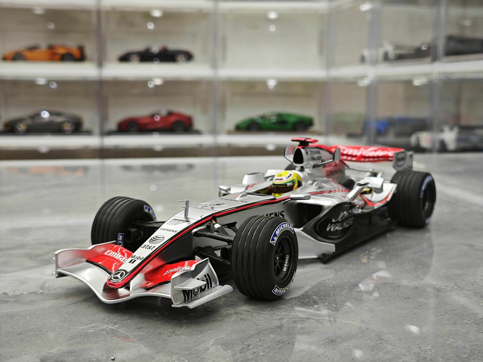 MINICHAMPS Коллекционная модель McLaren Mercedes MP4/21 Lewis Hamilton F1 Testing Silverstone 2006 масштаб 1:18 гоночный болид перед дебютом в чемпионате