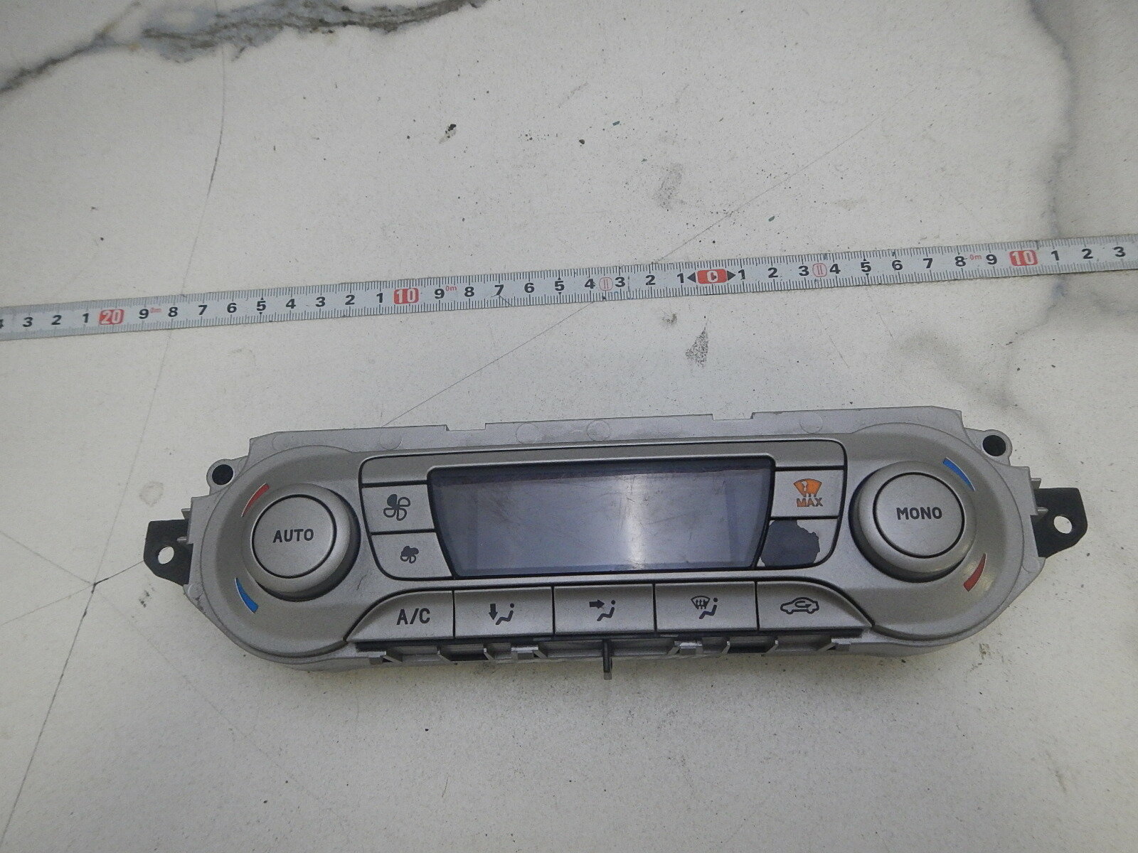 Б/У Блок управления климатической установкой, Ford (Форд)-FOCUS 2 (08-11) FORD FOCUS 2 (08-11) Потертости, отслоение кра...