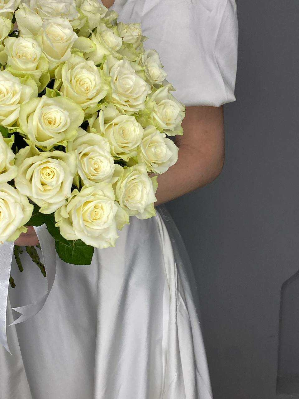 Моно букет , роза кенийская, одноголовая, Athena , белая, 40 см, 25 шт, под ленту