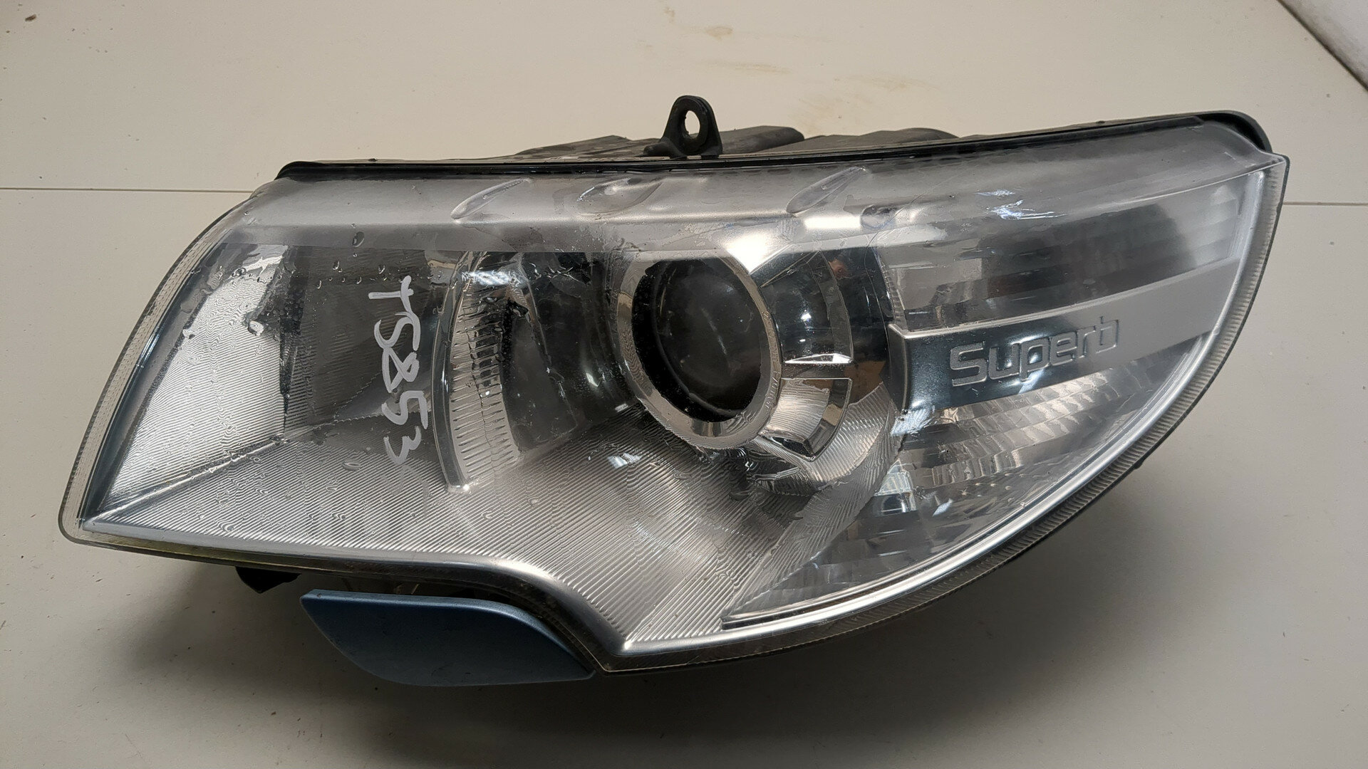 Фара (передняя) левая Skoda SuperB Б/У