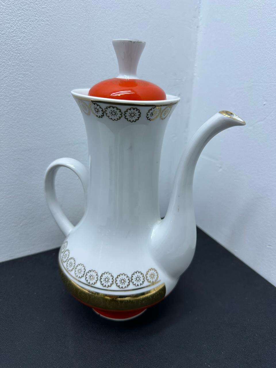 Фарфоровый кофейник "Ромашки" Бориславский фарфоровый завод, СССР винтаж