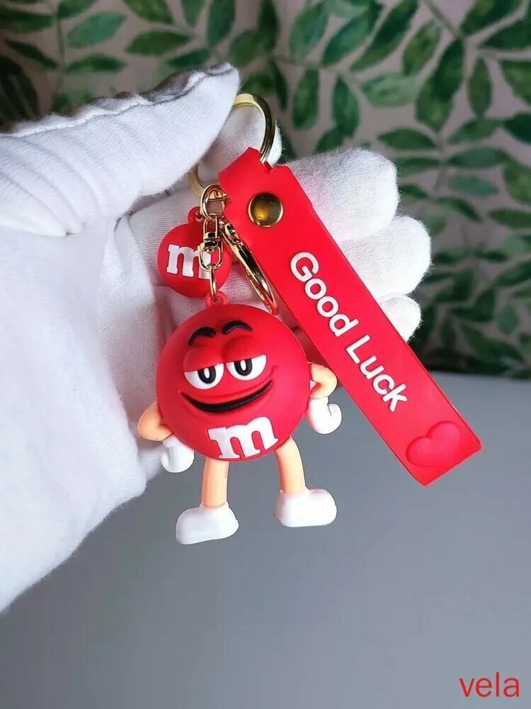 Брелок-игрушка М&М's красный / M&M's red для ключей, сумки, рюкзака(красный, белый)