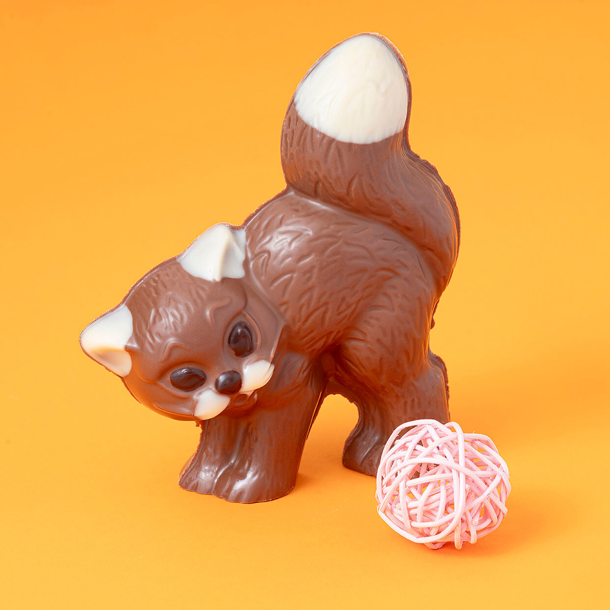Фигурка из молочного шоколада"Кошка"