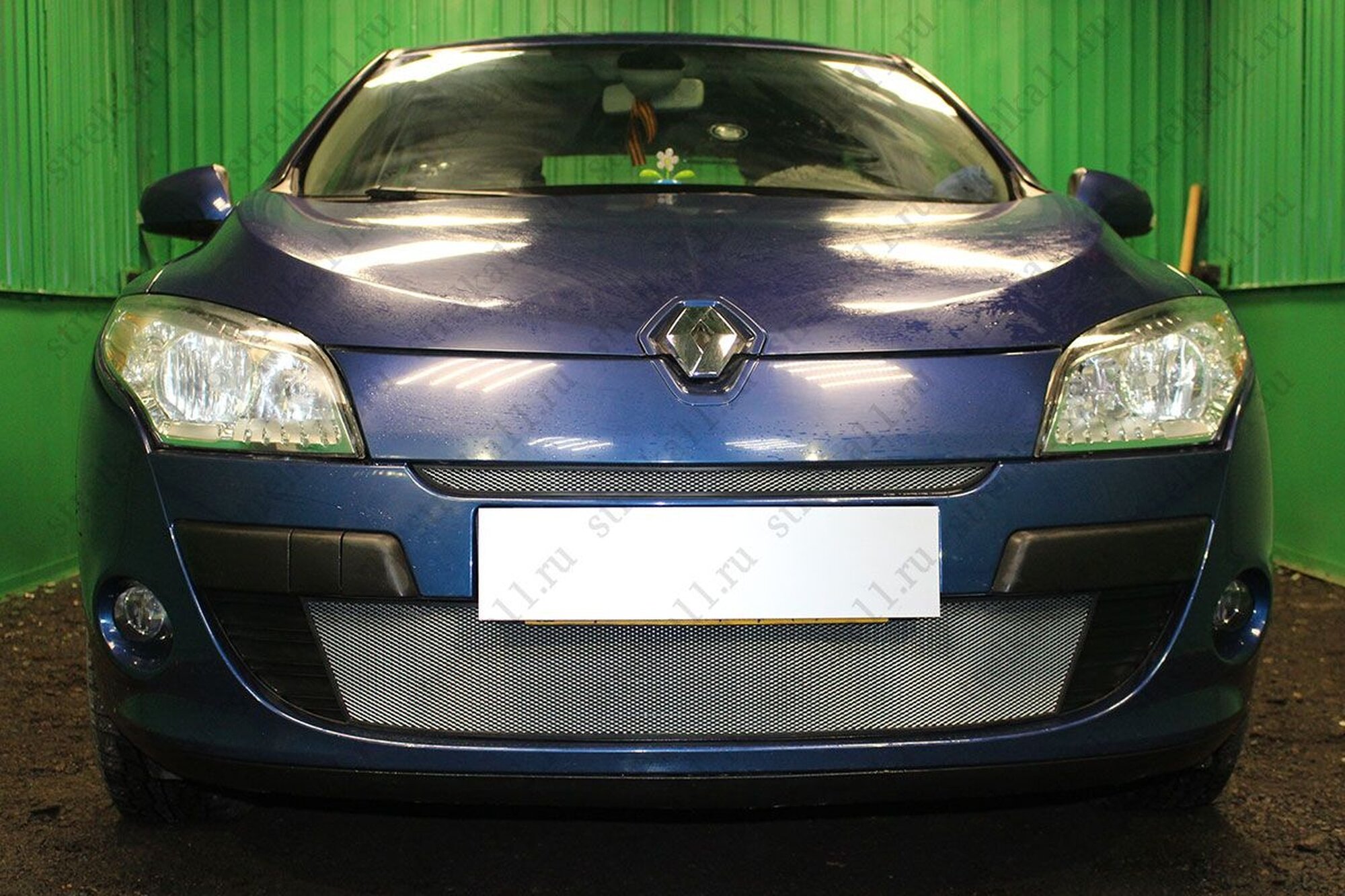 Защитная сетка радиатора с окантовкой и защелками для Renault Megane III 2009-2012, 2шт, хром