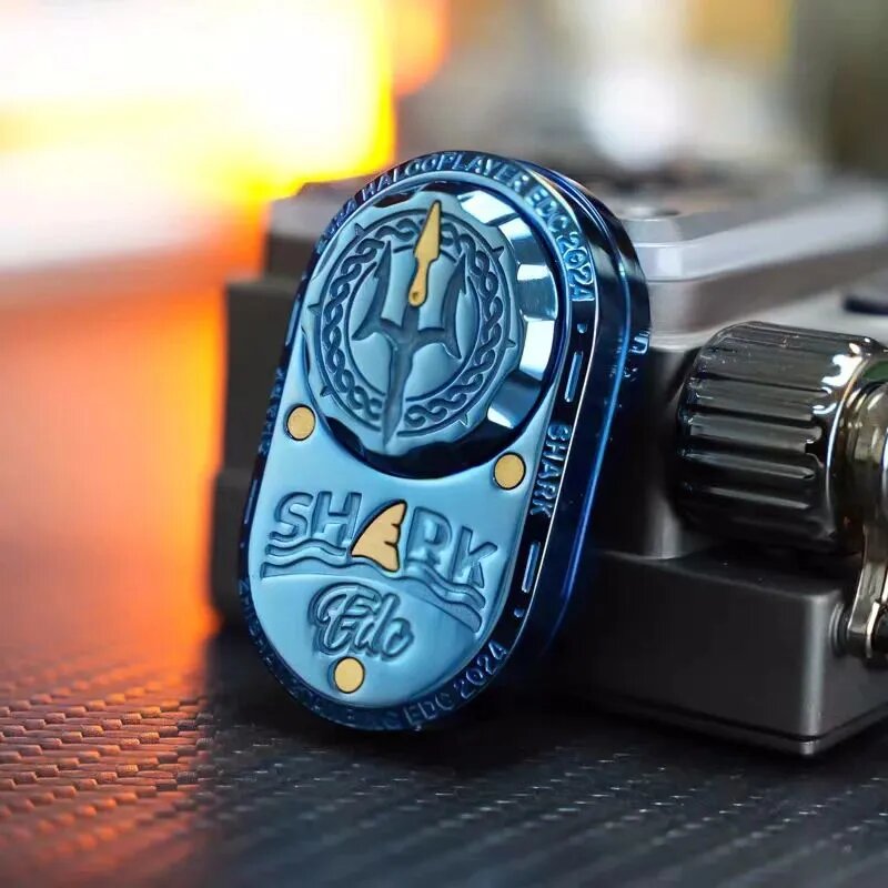 Shark EDC антистресс - Металлический брелок с акулой, для снятия стресса и EDC (Every Day Carry) — фото 1
