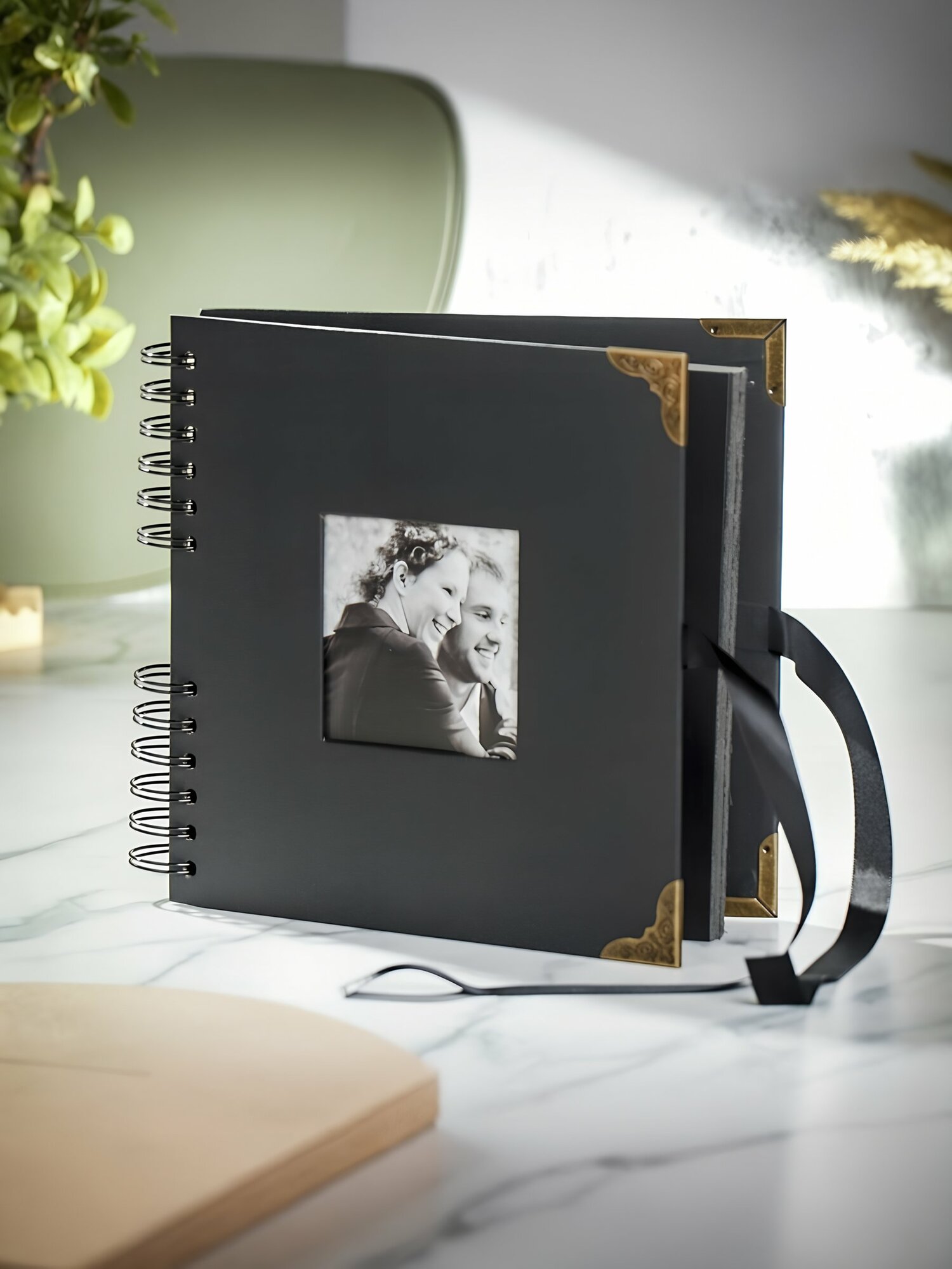 Фотоальбом на кольцах крафтовый черный 22.5х20.5 см с ленточкой Y4-8792 для хранения памятных фотографий и декора дома