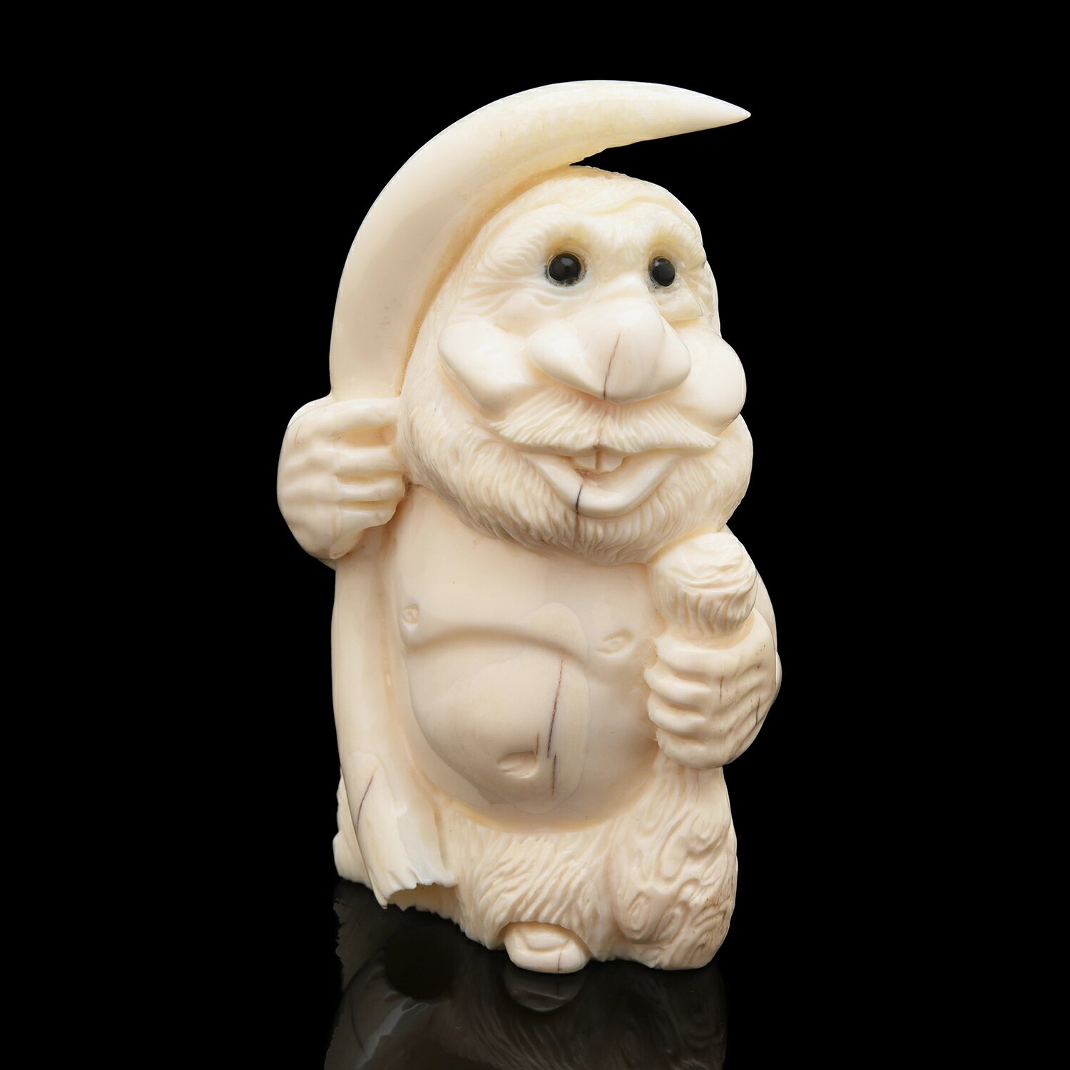 204848 Скульптура из кости "Первобытный охотник" клык моржа