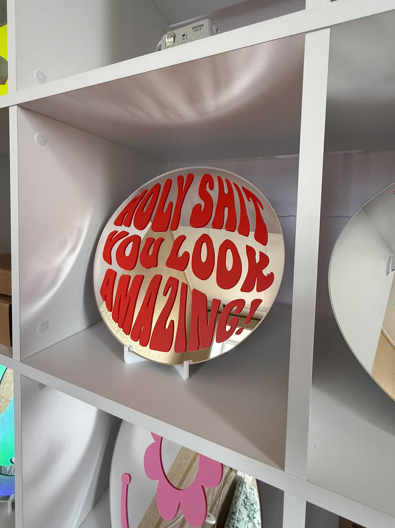 Зеркало интерьерное с графикой HOLY SH*T, круглое, размер 30 см, цвет красный, бренд Zrcatko