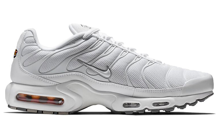 Кеды NIKE Air Max Plus, размер 42.5 EU, белый — фото 1