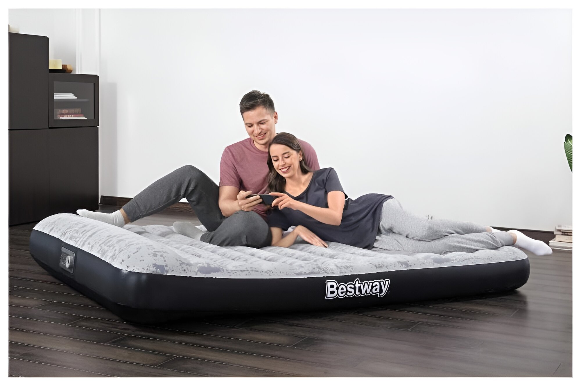 Кровать надувная Bestway QUEEN 67836, встроенный насос, двухместная, 203 см x 152 см x 30 см