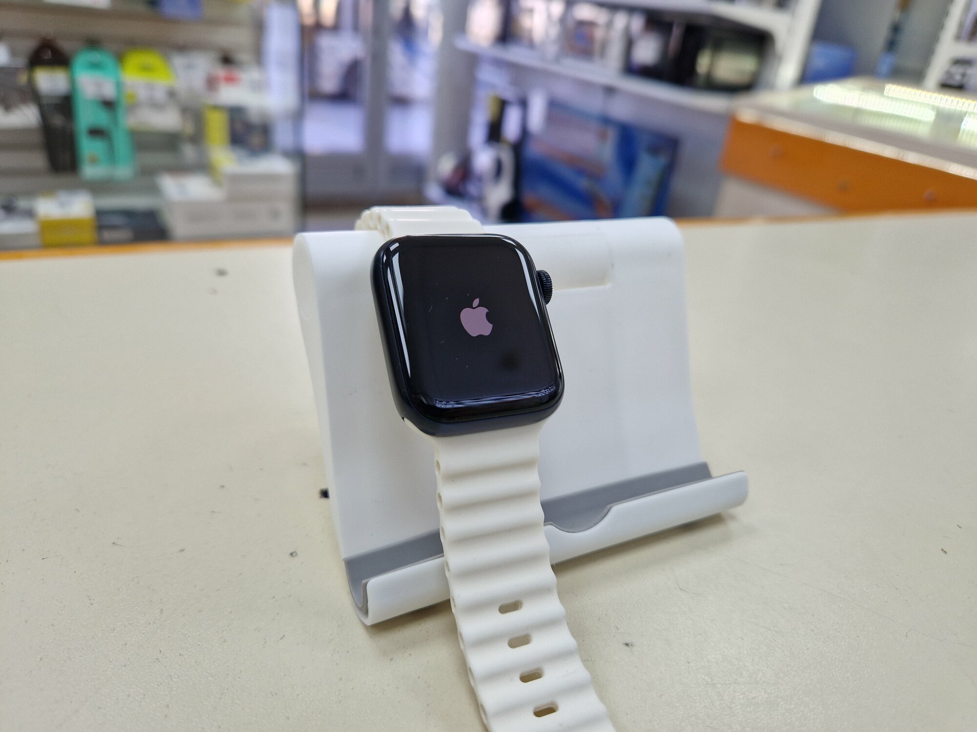 Смарт-часы Apple Watch SE 2022 (2GEN) 40mm Starlight Aluminum Case Уценка Б/У