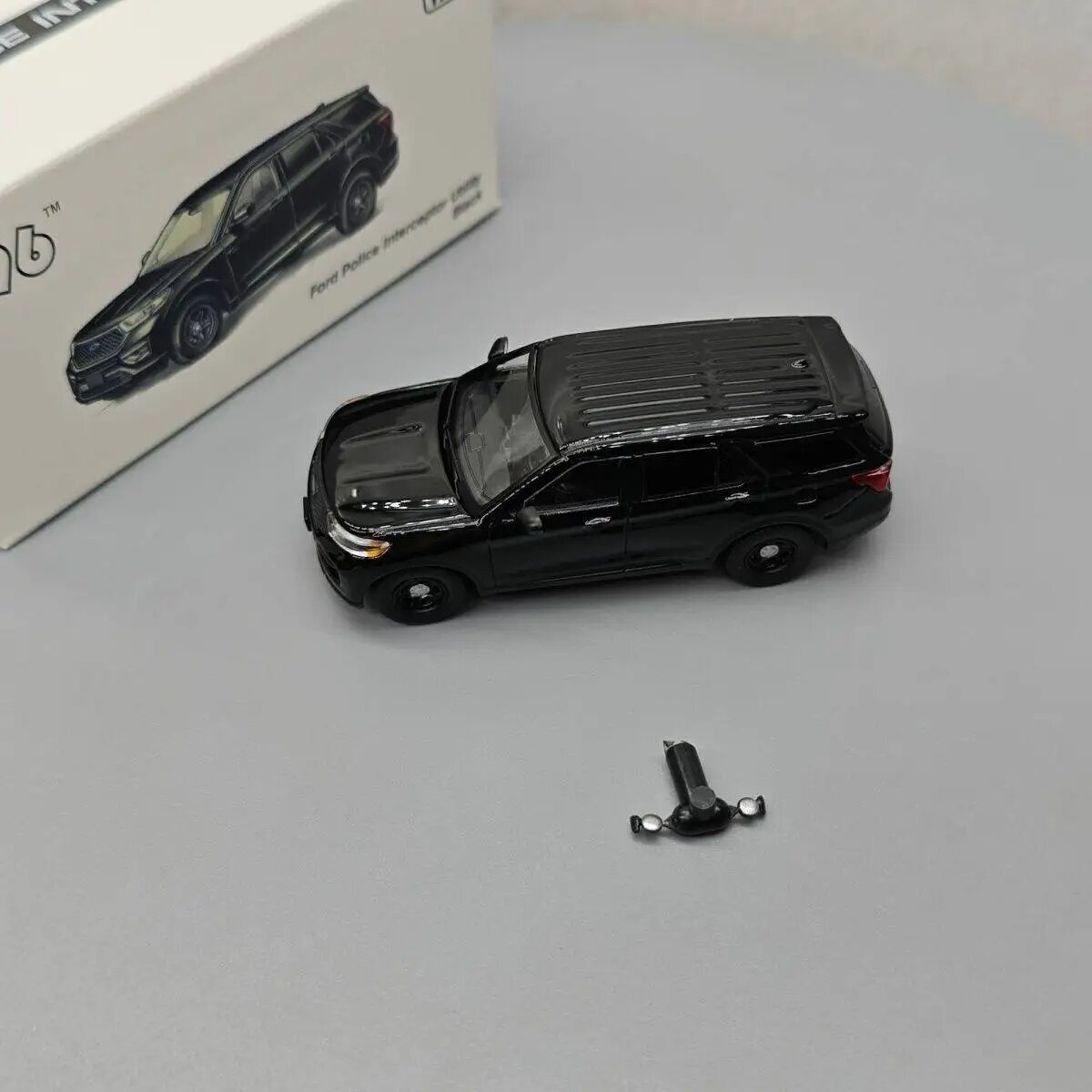 Модель автомобиля MASSDI Explorer 2020 черного цвета 1:64 — фото 1