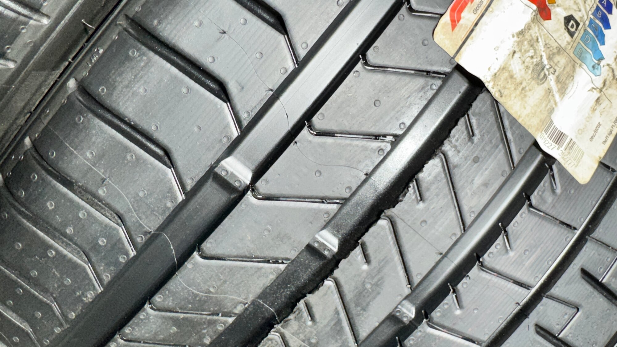 Pirelli P Zero PZ4 285/30 R21 100Y — фото 1
