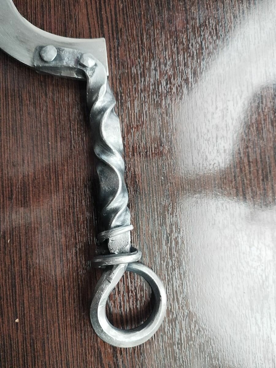 Кованый серп