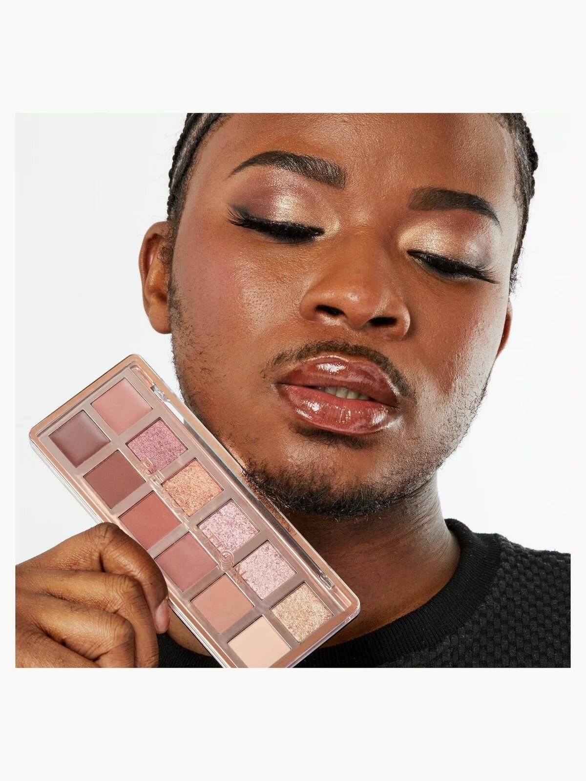 Makeup Revolution Палетка теней 12 оттенков The True Icon Bronze Palette