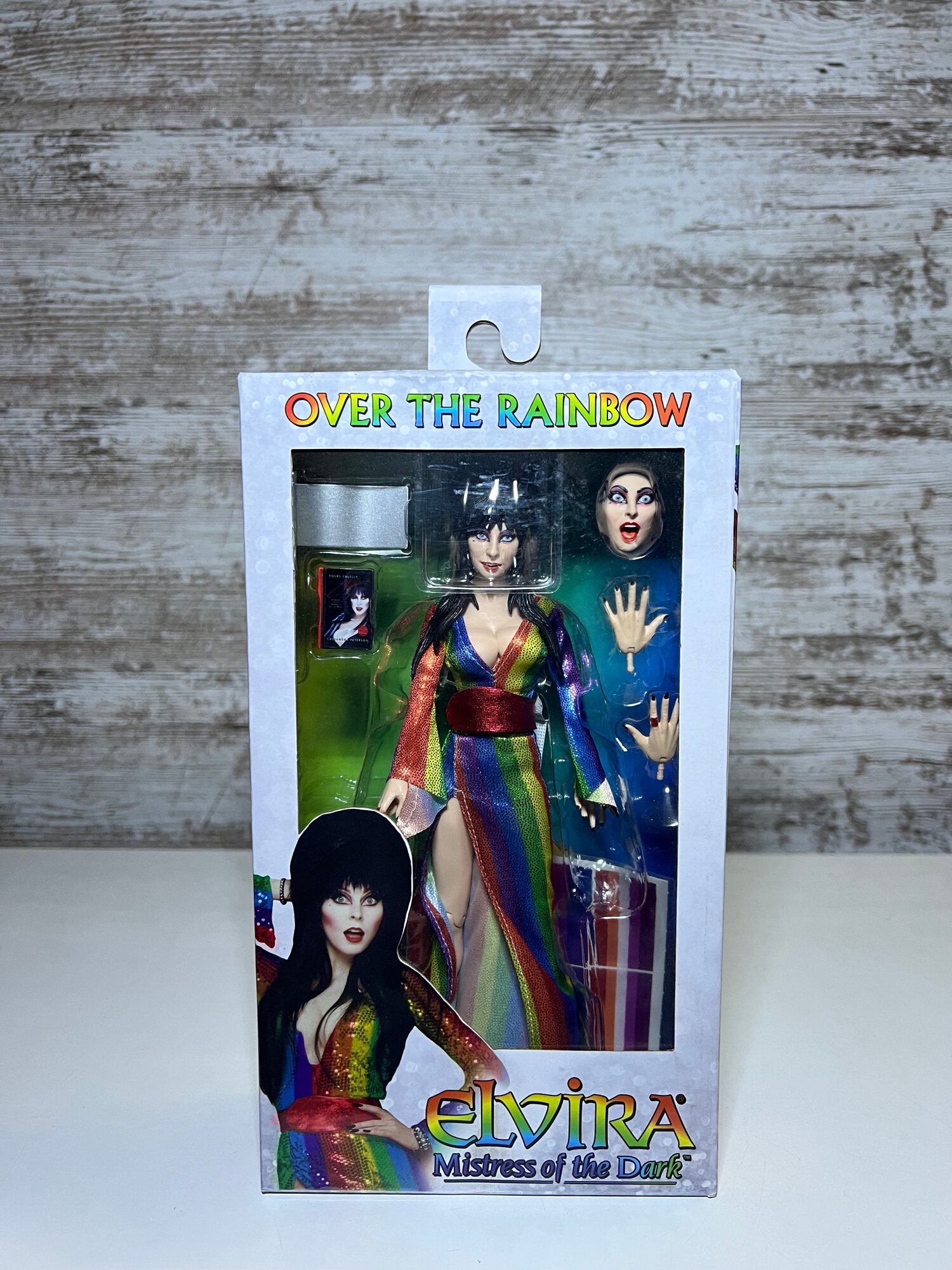 Фигурка Эльвира — повелительница тьмы, Elvira, Mistress of the Dark, 18 см от Neca