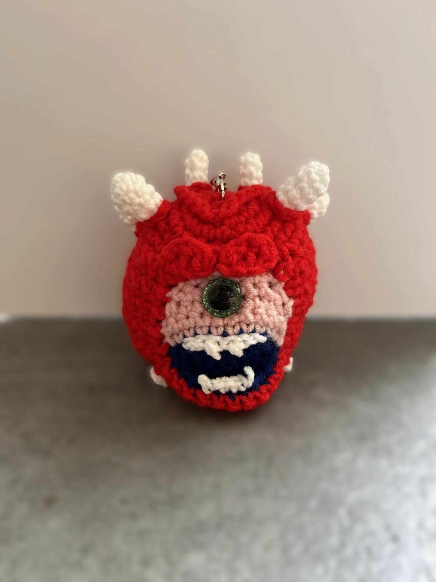 Вязаный брелок Какодемон / Cacodemon из игры DOOM 9 см.
