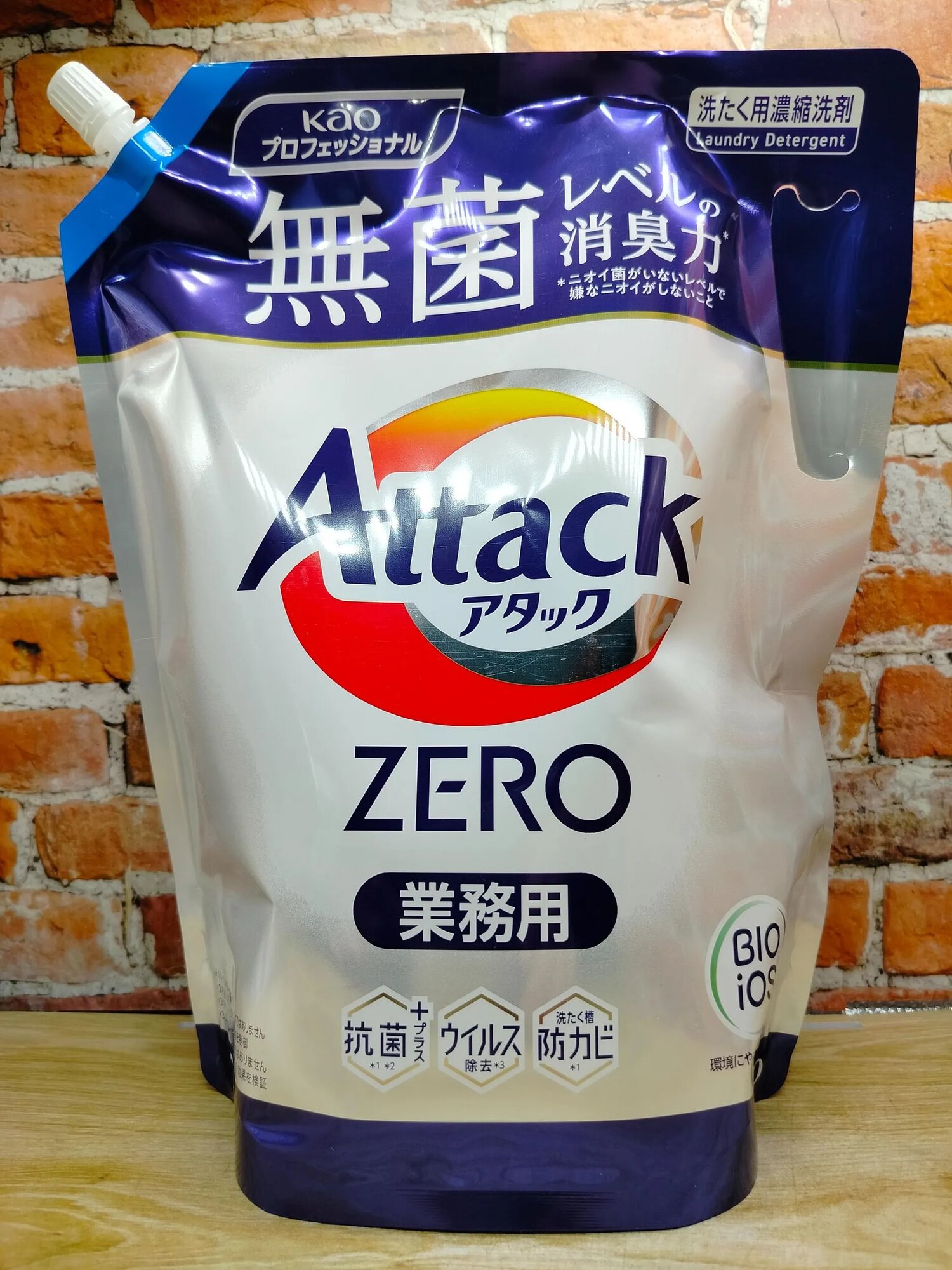 Kao Attack Zero One Hand Pro Суперконцентрированный гель для стирки Морской бриз 2000 гр в мягкой упаковке