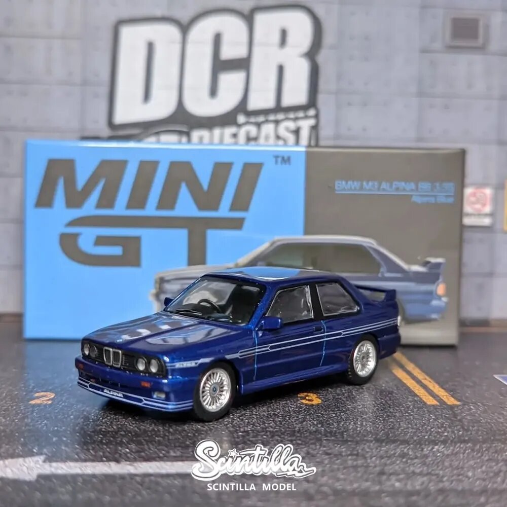 Машинка MINI GT 1/64 #120 BMW M3 (E30) ALPINA B6 3.5S Alpina Blue Alloy Car Model Collection Gift