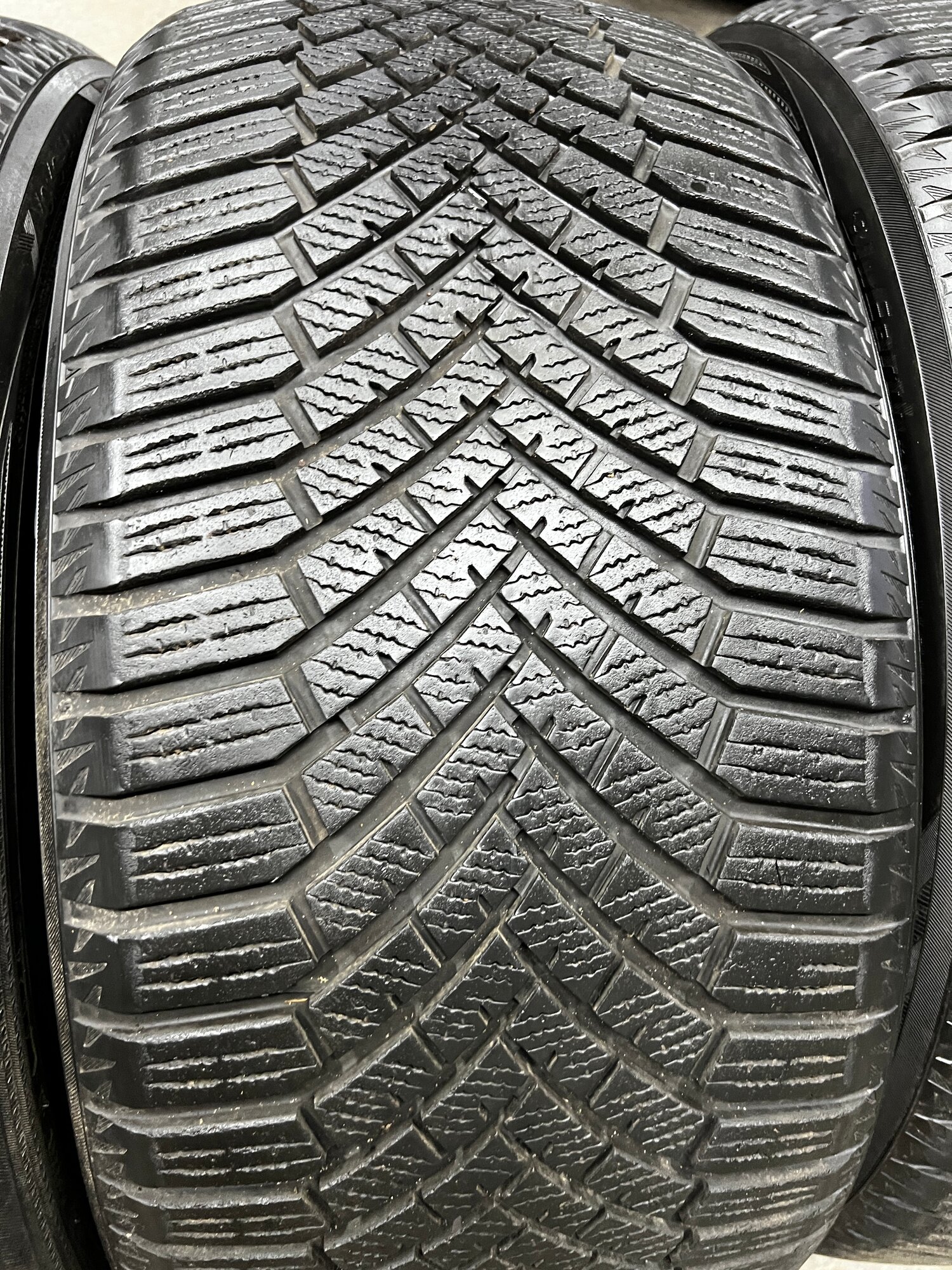 Yokohama BluEarth Winter V906 275/35 R23 104V
