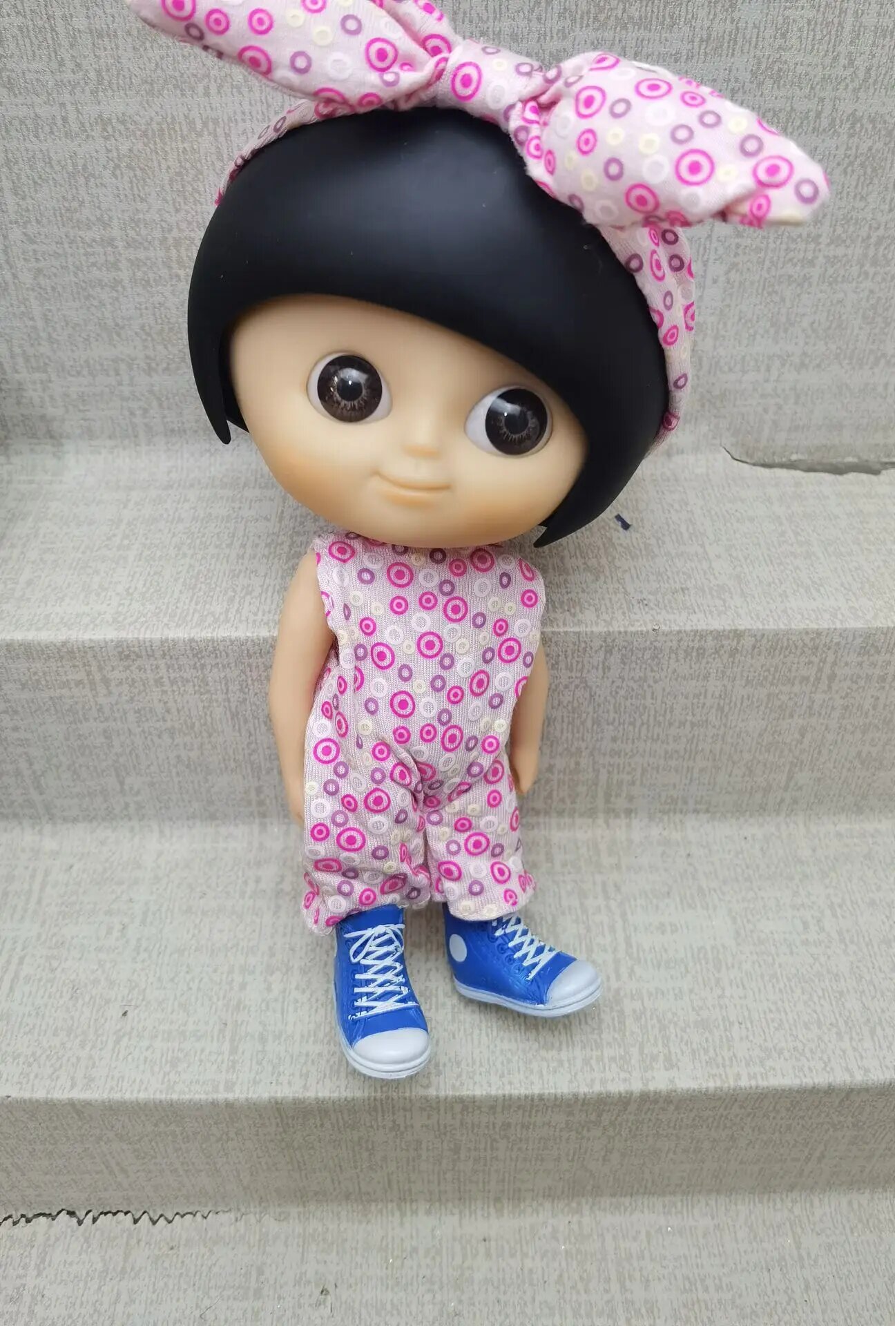 Кукла IXDOLLS 16 см в розово-белом комбинезоне