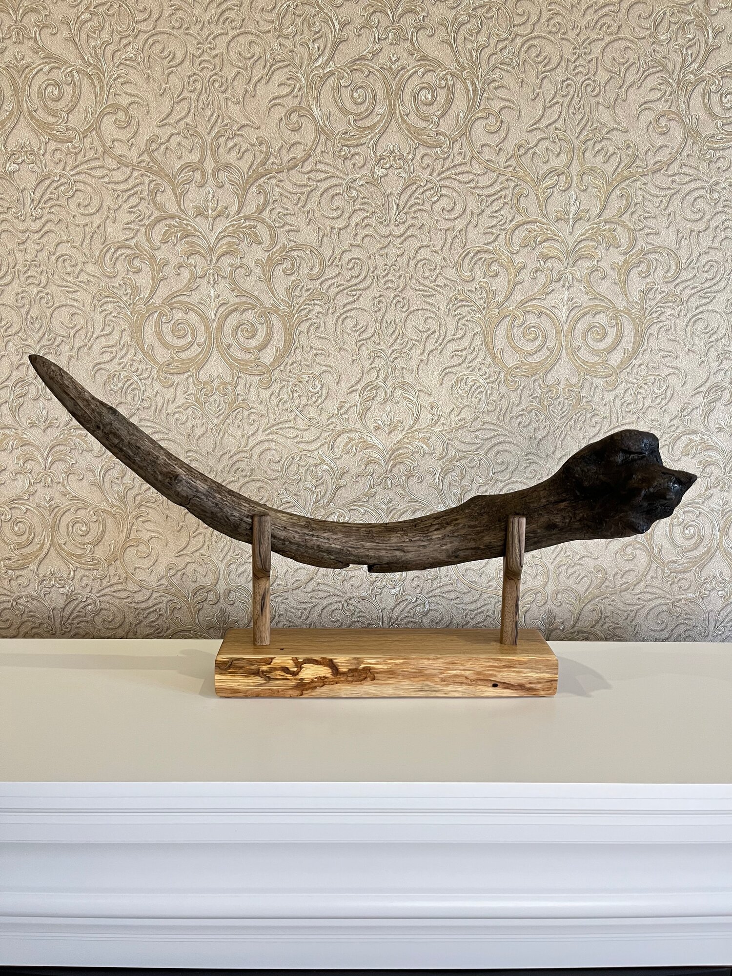 Дрифтвуд: силуэт доисторической кости — природная скульптура из морских глубин