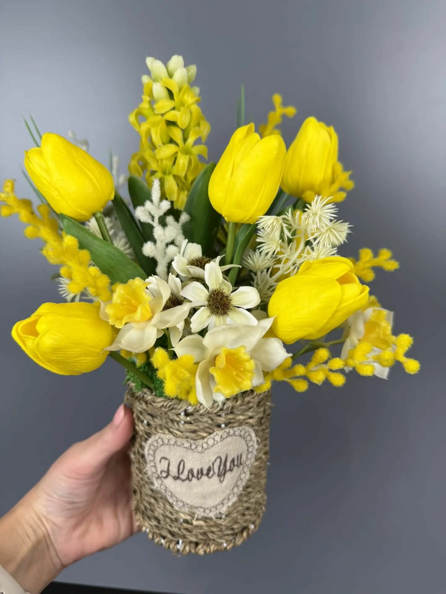 Букет весенний пасхальная композиция из искусственных цветов в кашпо