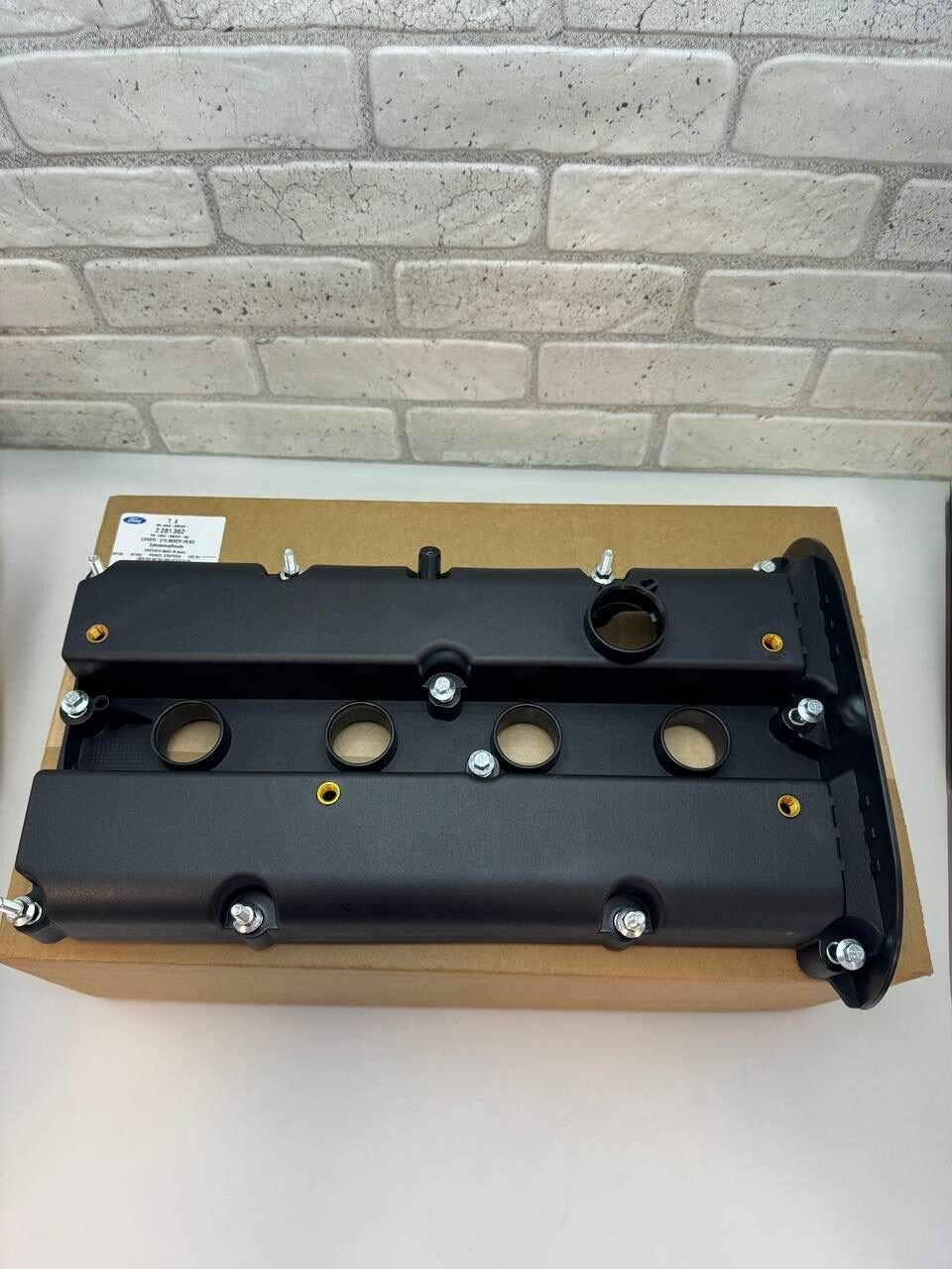 2281362 Оригинальная крышка клапанная Ford