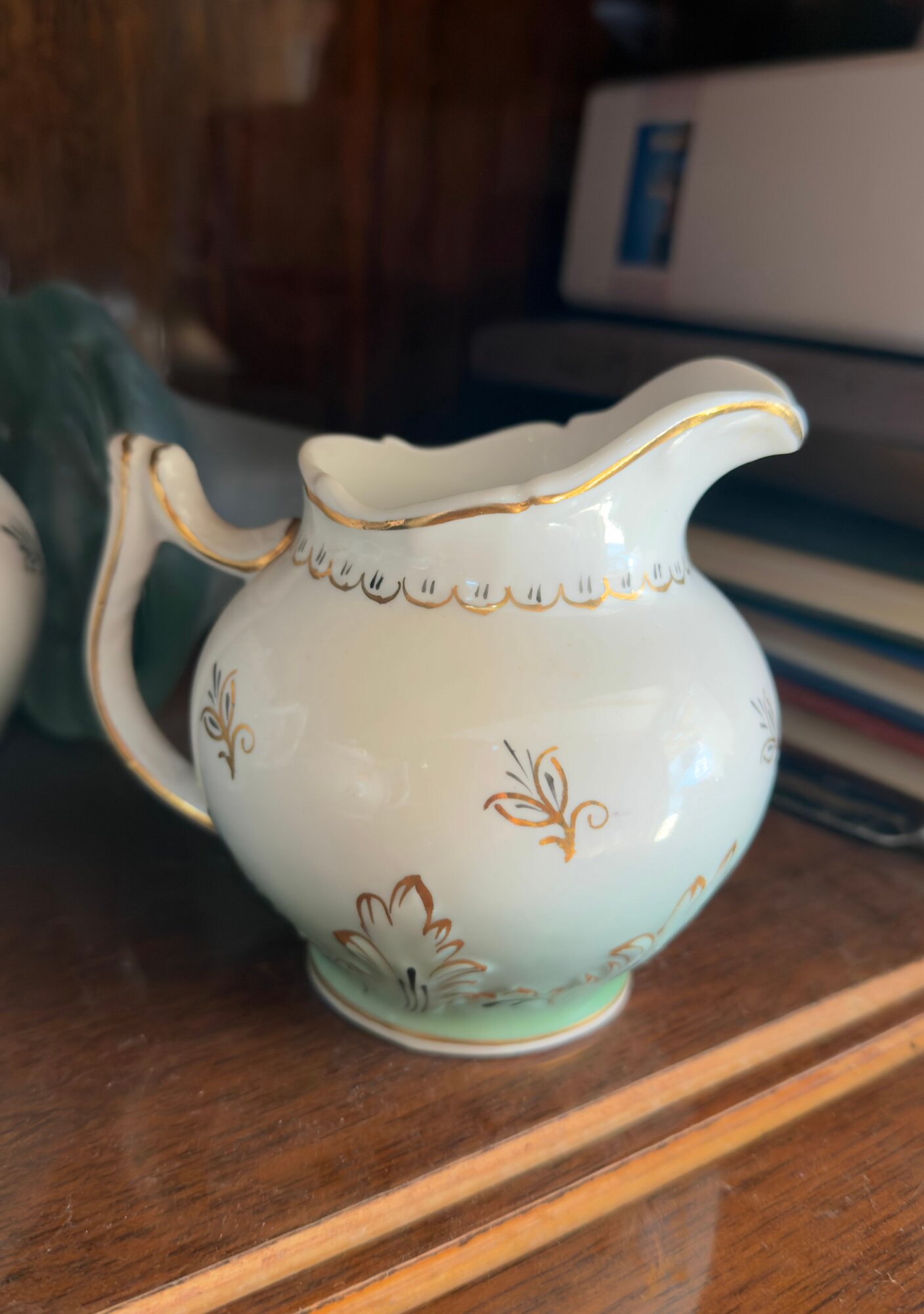 Молочник из сервиза Барбарис в зеленом оттенке, фарфор, золочение, СССР