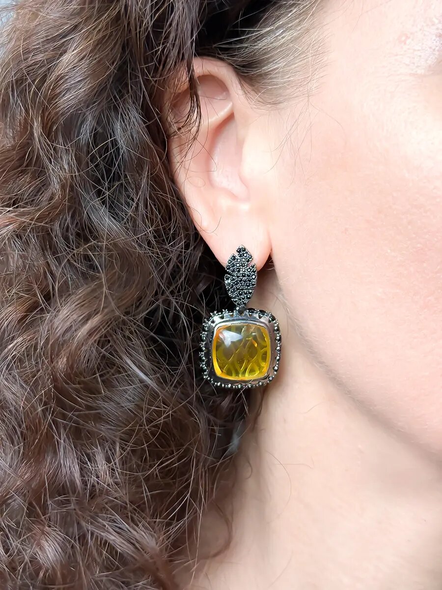 Серьги с подвесками, серебро, 925 проба, чернение, янтарь, шпинель