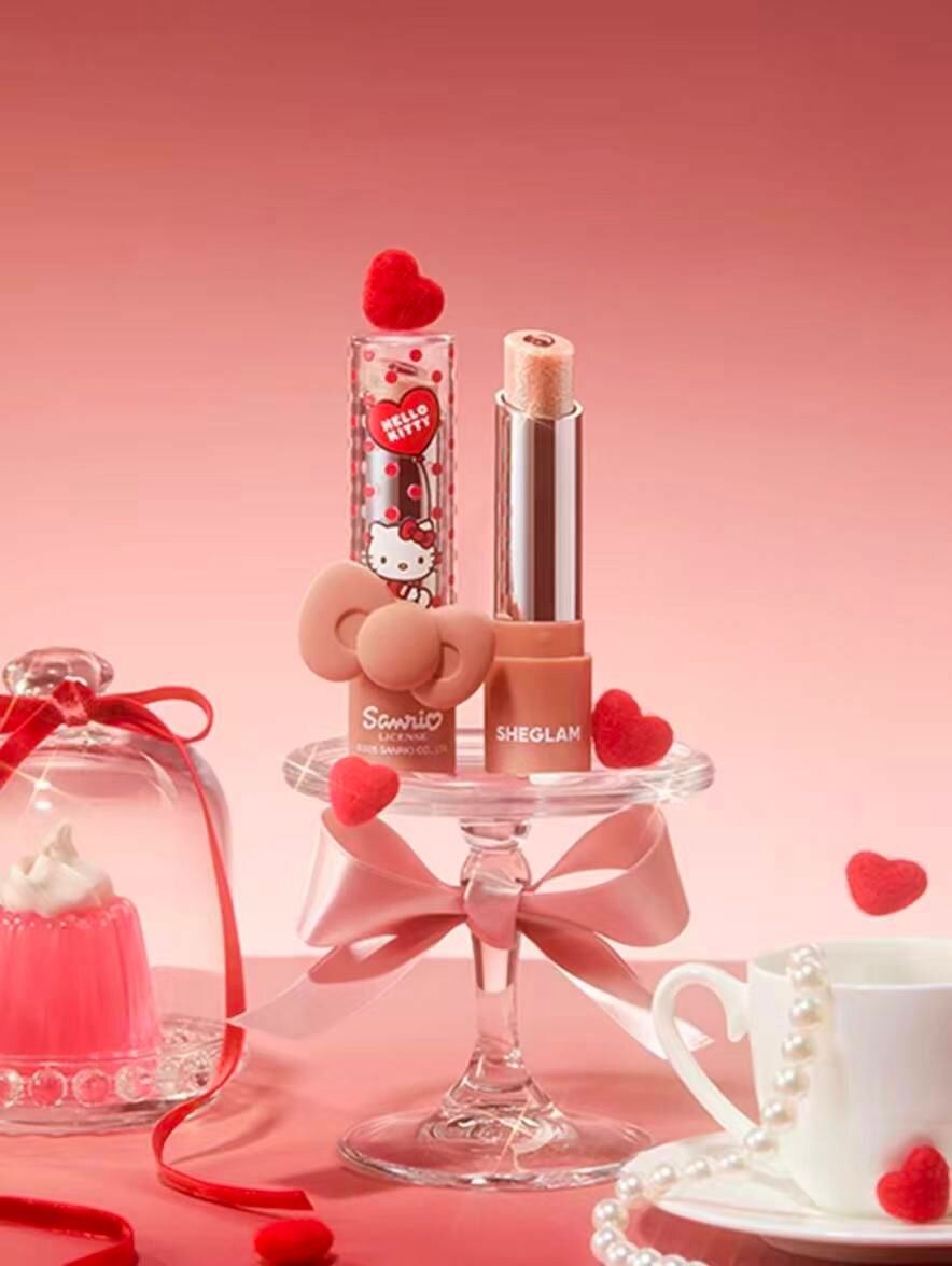 Подарки на День святого Валентина Hello Kitty Be My Baby Hydrating Lipstick - Smitten Kitten
