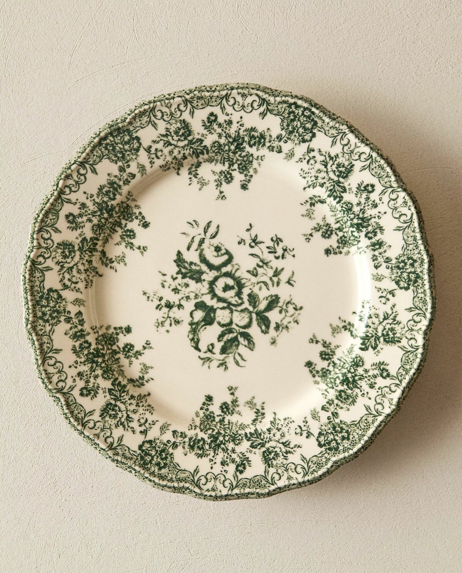 ZARA HOME Тарелка "ZARA HOME Тарелка "FLORAL EARTHENWARE" 27 см 1 шт оливковый" 27 см 1 шт оливковый