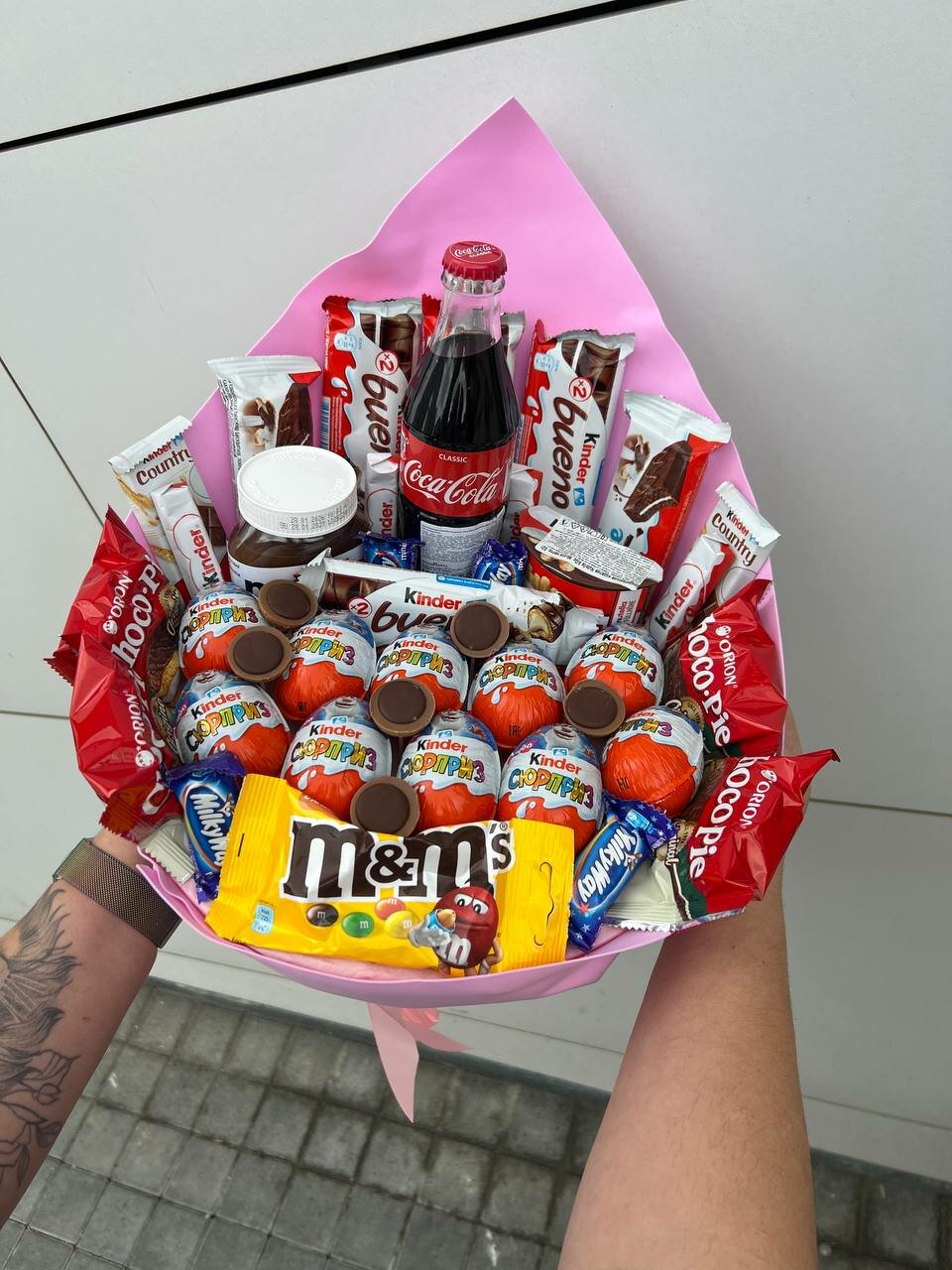 Сладкий букет TutaFruta "Мир Киндеров", для девушки, 19 сладостей — фото 1