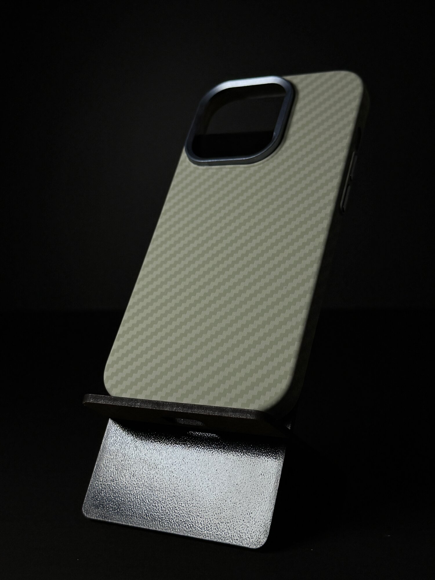 Чехол Айфон 14 Про с МагСейф из Кевлара / чехол на iPhone 14 Pro с MagSafe Kevlar LUXO, Классический бежевый, карбоновый